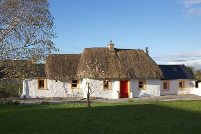 13 Thatch Cottages In Ireland You Can Rent In 2020