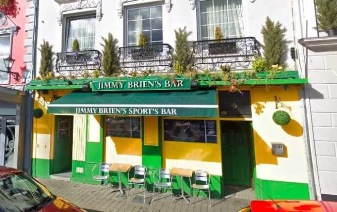 9 BEST Pubs in Killarney (Trad Pubs Ye'll LOVE)