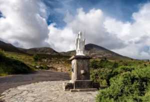 Croagh Patrick Climb: Time, Difficulty + Trail (2024)